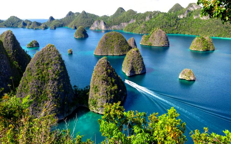 The Wayag Islands – Raja Ampat Nirwana